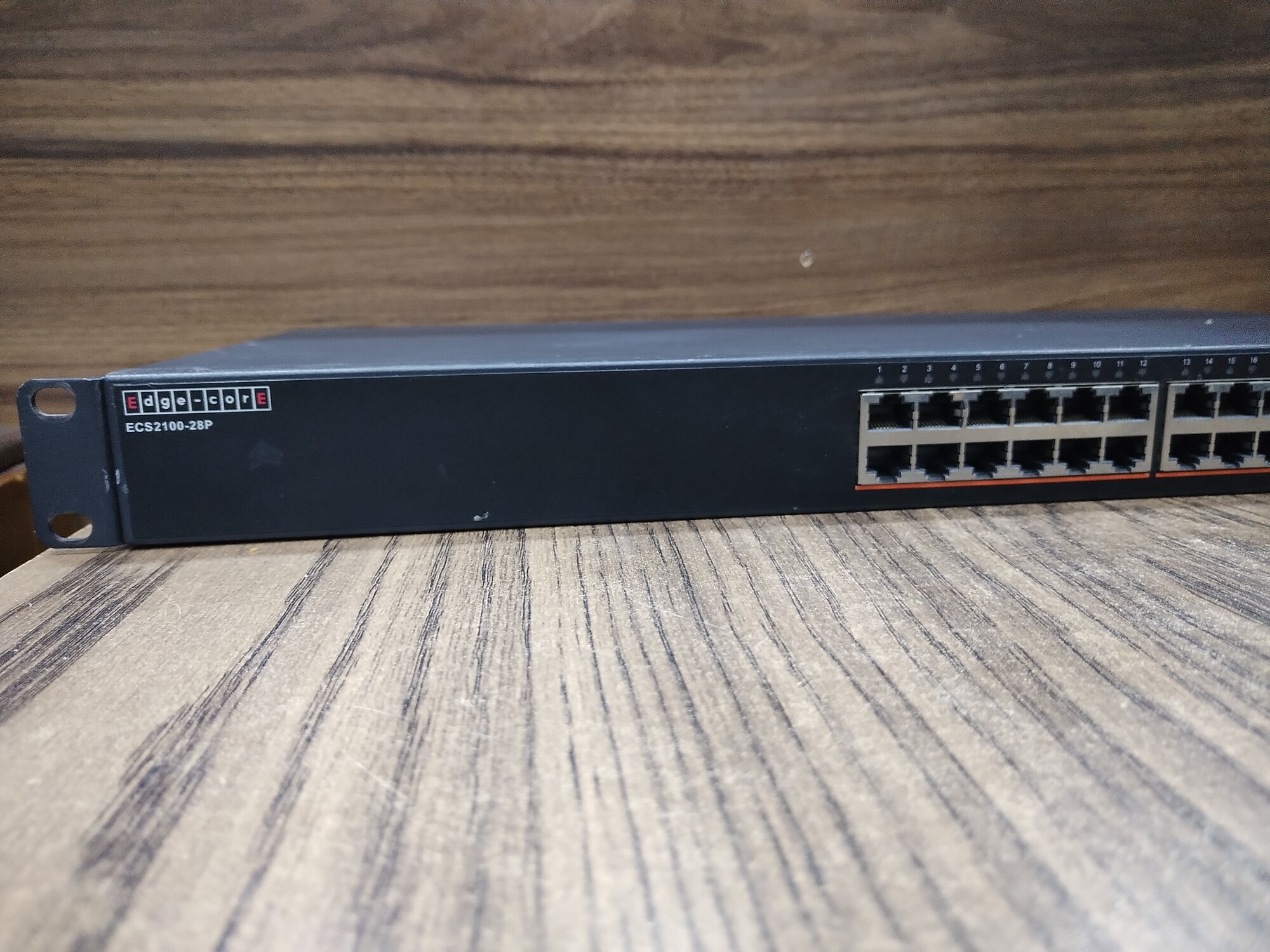 Edge-Core ECS2100-28P Gigabit Poe Switch Fiyatı, Özellikleri - Banayeni